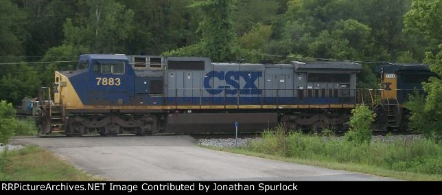 CSX 7883, broadside view of conductor's side